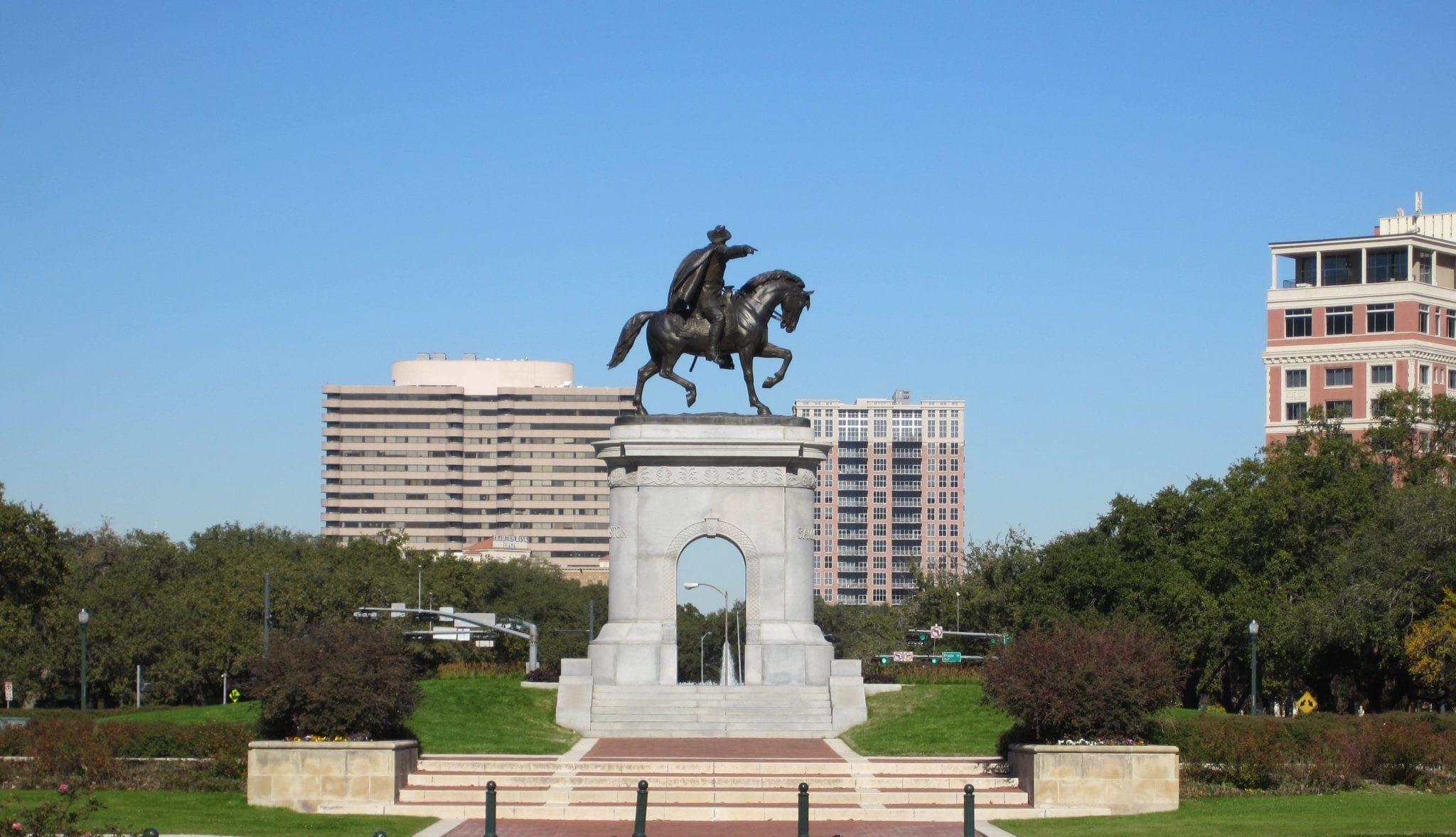 Houston-Statue - Apex Assembly